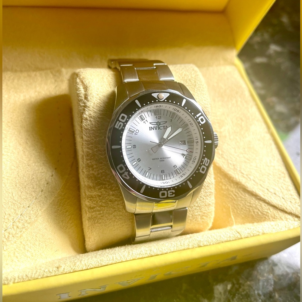 Vintage Mens Invicta Watch 100m Dive/Water Resistance - Gem